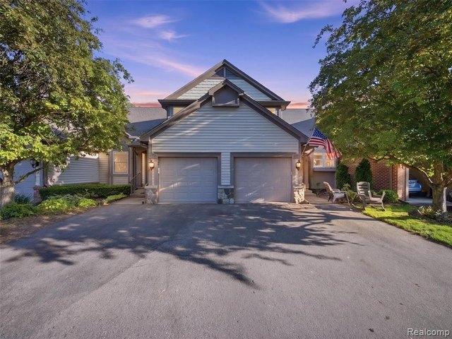 426 Oak Run Ct, Royal Oak, MI 48073
