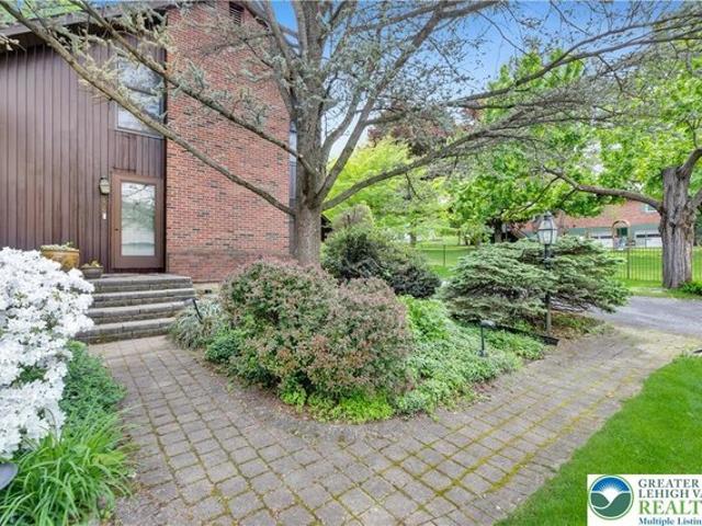 426 Moravian St, Nazareth, PA 18064