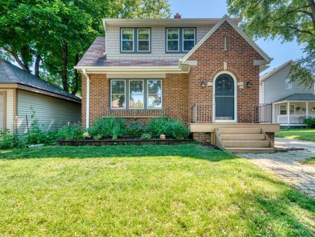 426 N 70th St, Wauwatosa, WI 53213