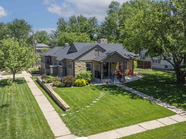 426 N B St, Arkansas City, KS 67005