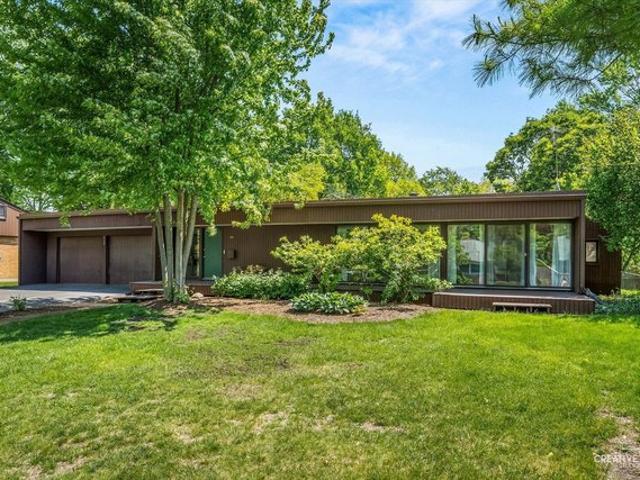 426 N Kingsway Dr, Aurora, IL 60506