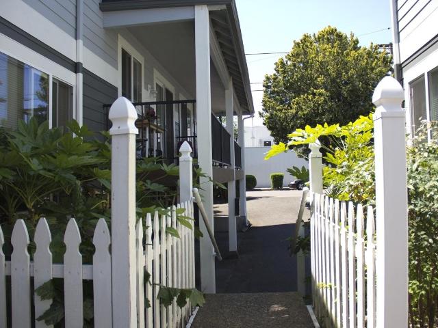 426 NE 75th Ave 2 Bedroom Apartment for Rent at 426 Ne 75th Ave, Portland, OR 97213 Montavilla