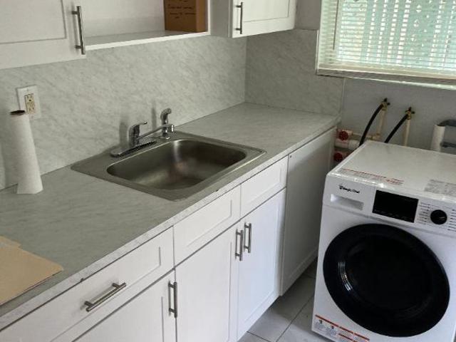 426 NW 14TH AVENUE move in Nov 1