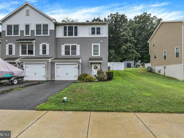 426 Smokering Dr, Robesonia, PA 19551