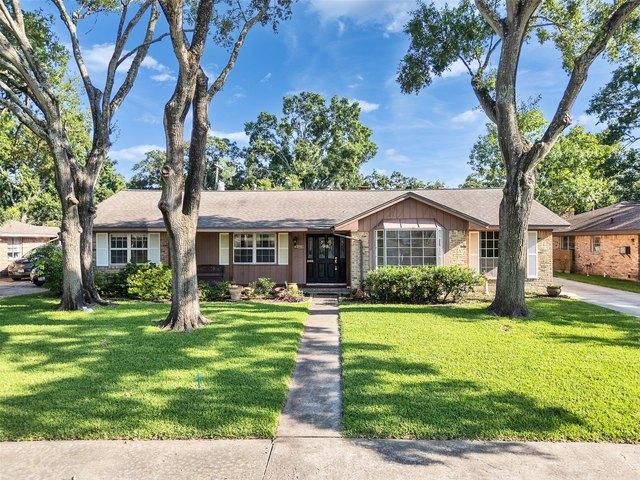 426 Shadow Creek Dr, El Lago, TX 77586