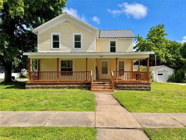 426 W Walnut St, Nevada, MO 64772