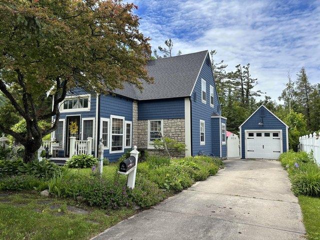 426 W Ontario St, Rogers City, MI 49779