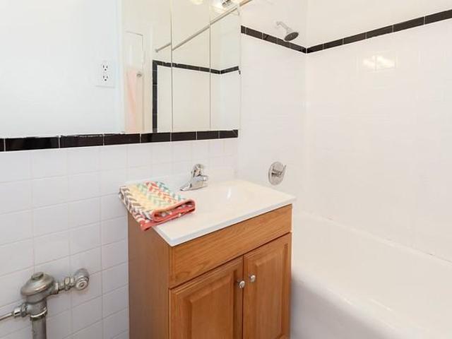 426 W. Surf Studio Apartment for Rent at 426 West Surf Street, Chicago, IL 60657 Lakeview