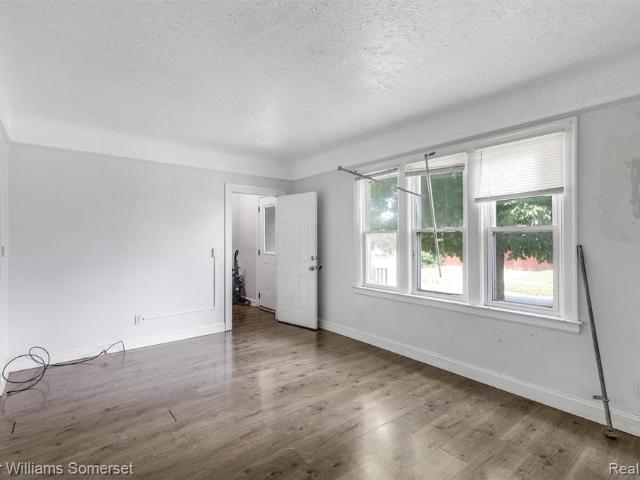 4275 8TH Street