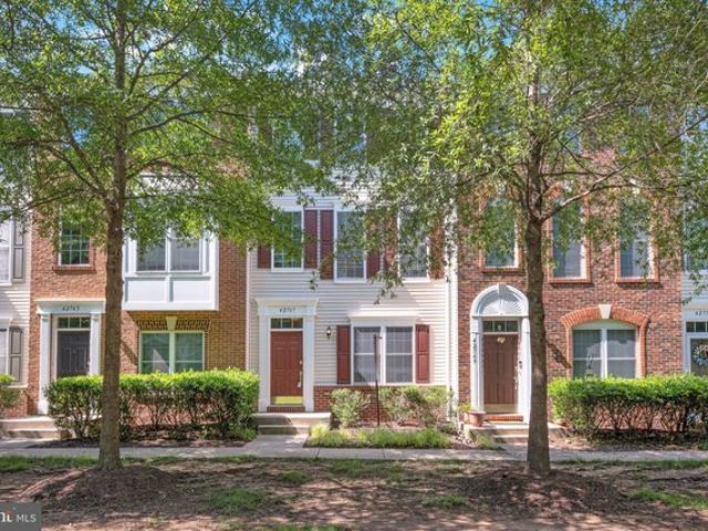 42767 Hollingsworth Ter, Chantilly, VA 20152