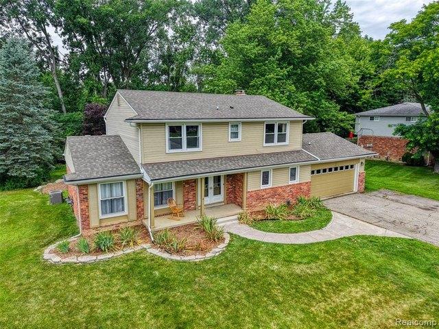 4276 Macqueen Dr, West Bloomfield Township, MI 48323
