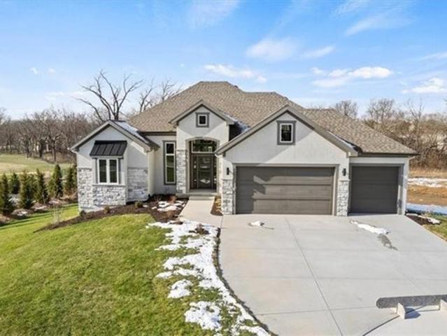 4278 Tee Box Dr, Basehor, KS 66007