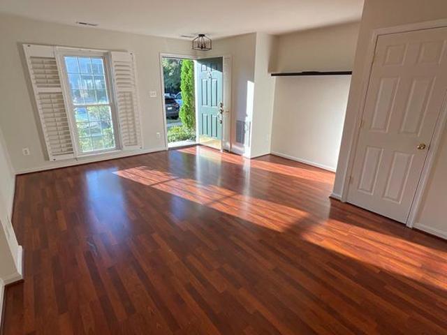 42793 Pilgrim Square