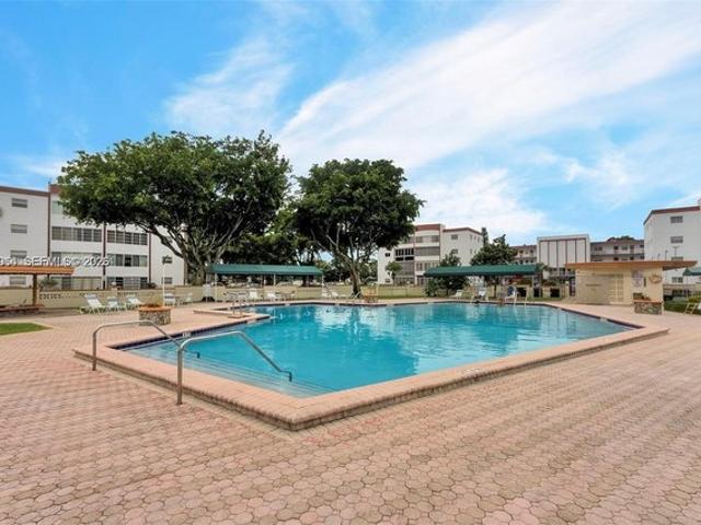 4270 NW 40th St Apt 201, Lauderdale Lakes, FL 33319