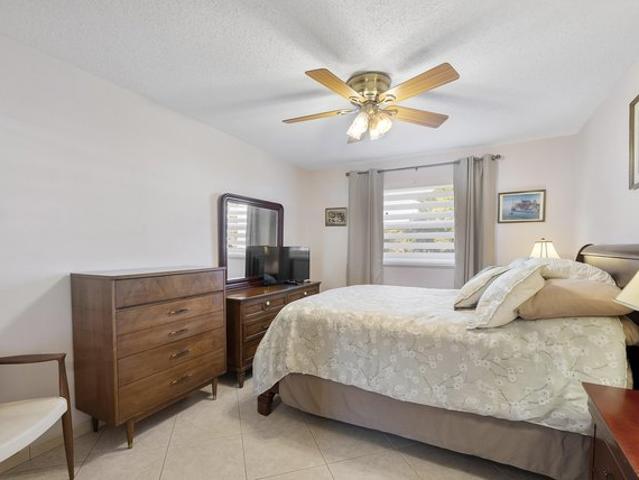 4270 NW 40th St Apt 205, Lauderdale Lakes, FL 33319