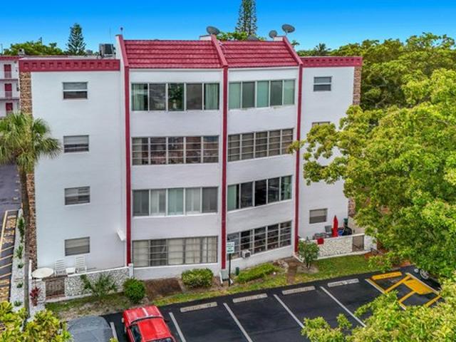 4270 NW 40th St Apt 401, Lauderdale Lakes, FL 33319