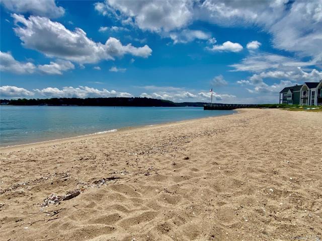 427 4th St, Greenport, NY 11944 | MLS #954600 | Compass