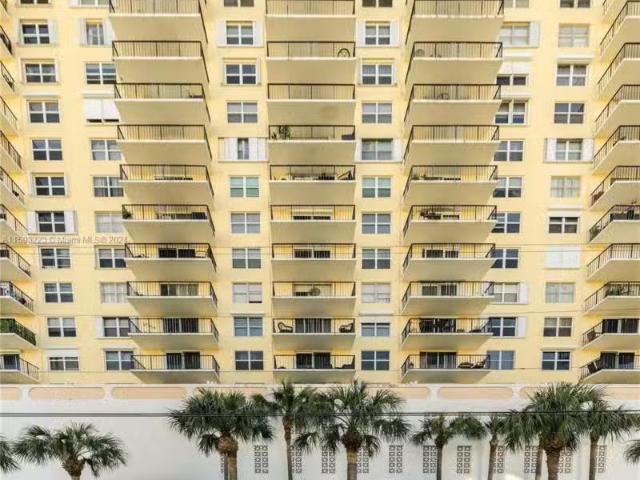 427 GOLDEN ISLES DR APT 5H, HALLANDALE BEACH, FL 33009 Condo/T.