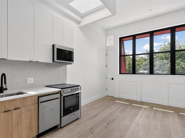 427 E 140 Street 8