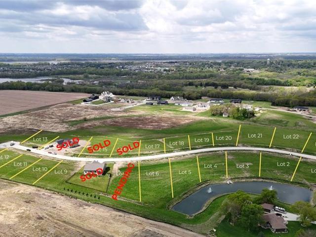 427 NE Monarch Dr, Polk City, IA 50226