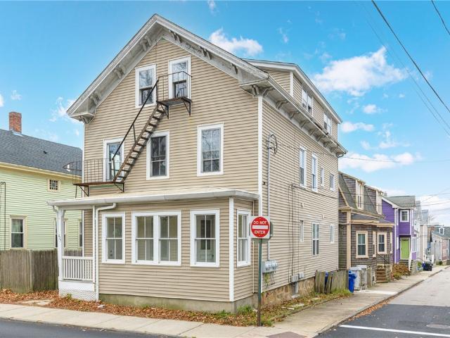 427 Spring St, Unit 3, Newport, RI 02840 | Compass