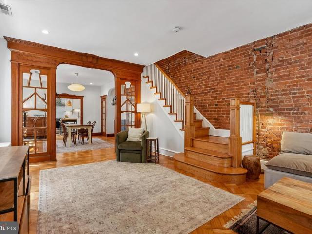 427 Roxborough Avenue