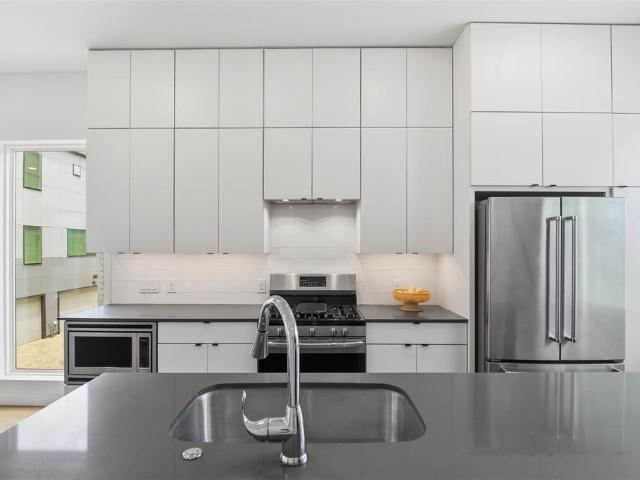 427 W 10th Street # 101