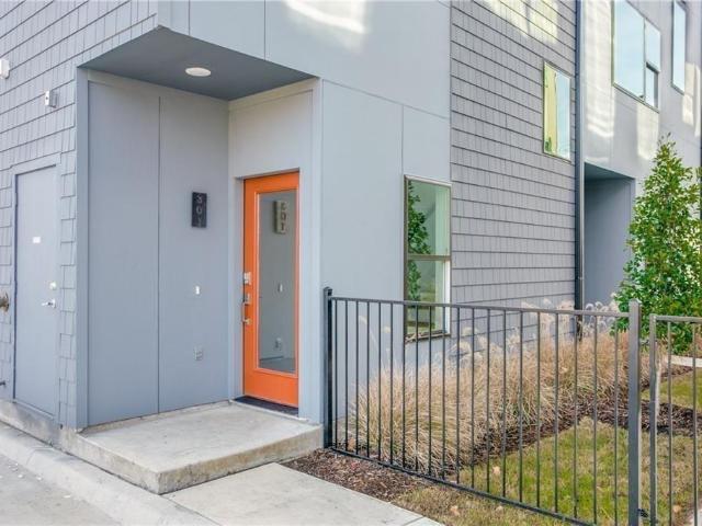 427 W 10th Street # 303