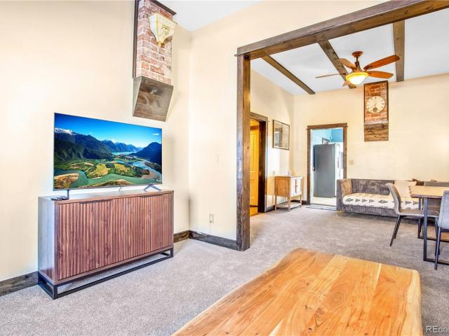 427 W 3rd Street