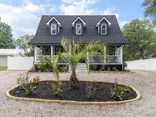 427 Womble St, Oak Island, NC 28465