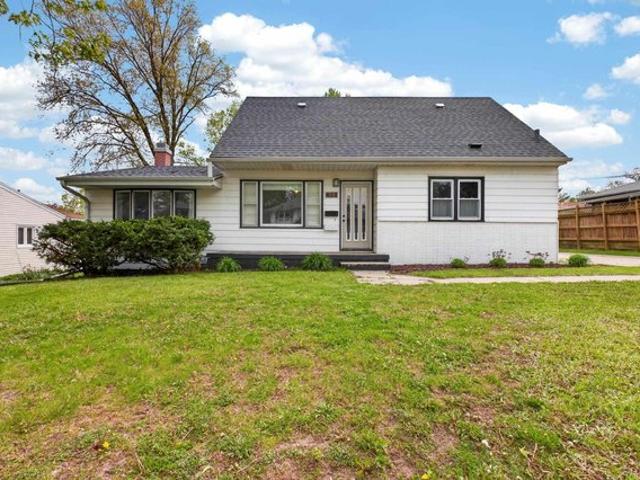 427 Wheeler Dr, Waterloo, IA 50701