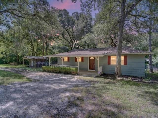 427 Whippoorwill Dr, Granbury, TX 76049