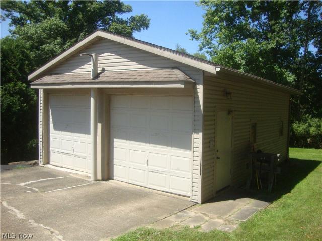 4285 Mineral City Zoar Road NE