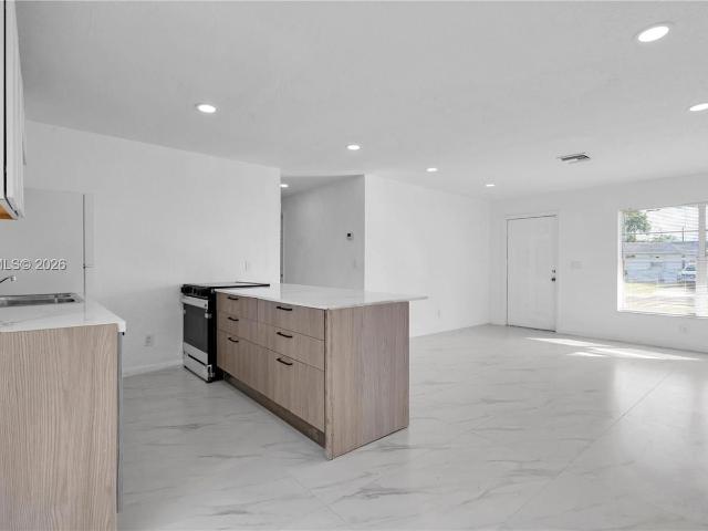 4285 SW 48th Ct, Dania Beach, FL