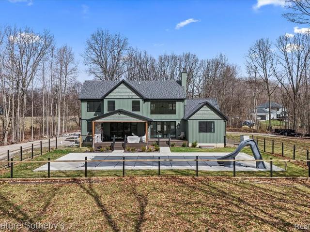 4286 Center Road