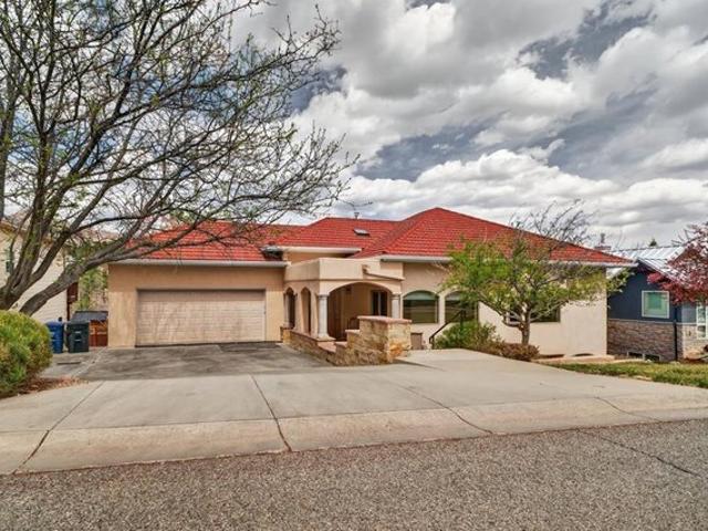 4288 Ridgeway Dr, Los Alamos, NM 87544