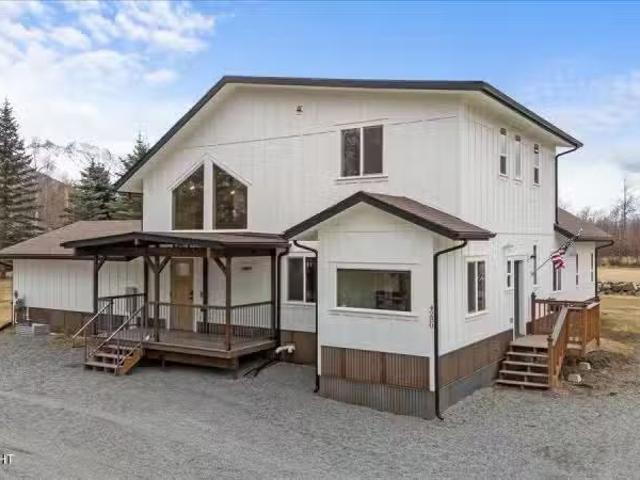 4280 N WOLVERINE RD, PALMER, AK 99645 Single Family Residence.