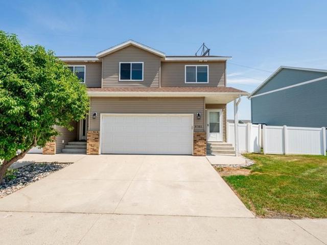 4280 Estate Dr S, Fargo, ND 58104
