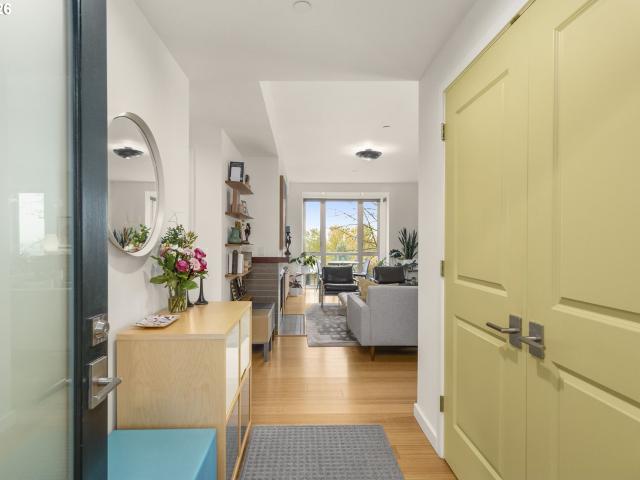 4280 S Corbett Ave, Unit 102, Portland, OR 97239 | MLS #788386