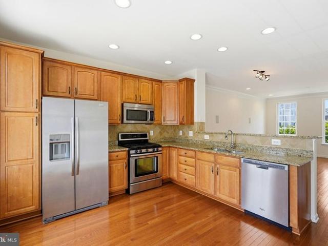 42817 Pamplin Ter, Chantilly, VA 20152