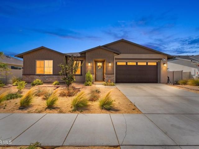 42831 Coronet Dr, Lancaster, CA 93536