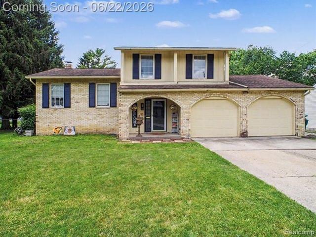 428 Carrie Dr, Flushing, MI 48433