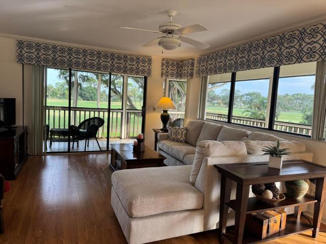 428 Brackenwood Lane, Palm Beach Gardens, FL