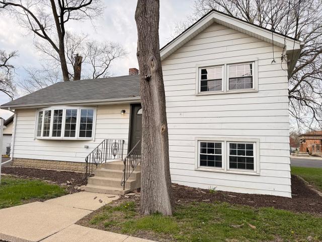428 E 156th Place