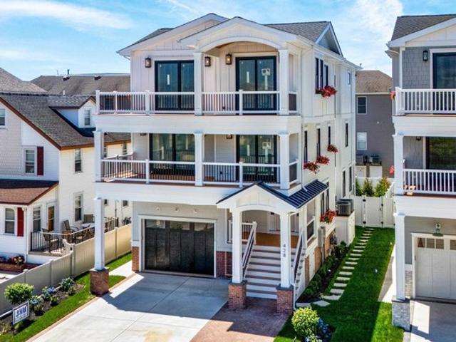 428 E 21st St, North Wildwood, NJ 08260