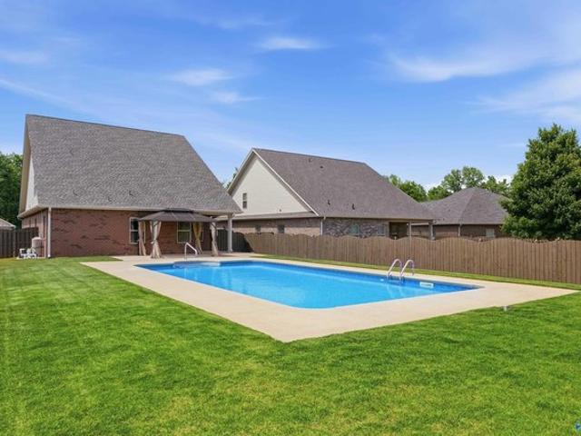 428 E Mossyleaf Dr SW, Huntsville, AL 35824