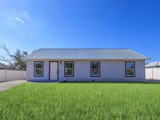 428 Four Seasons Ave, Mascotte, FL 34753