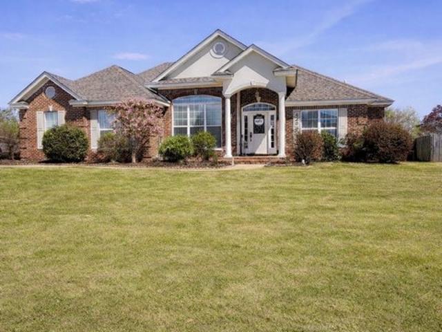 428 Maribeth Loop, Deatsville, AL 36022
