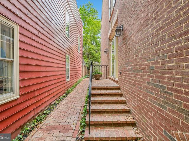 428 S Fairfax Street