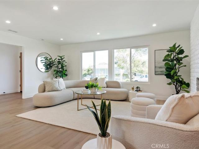 4296 Avenida Amelgado